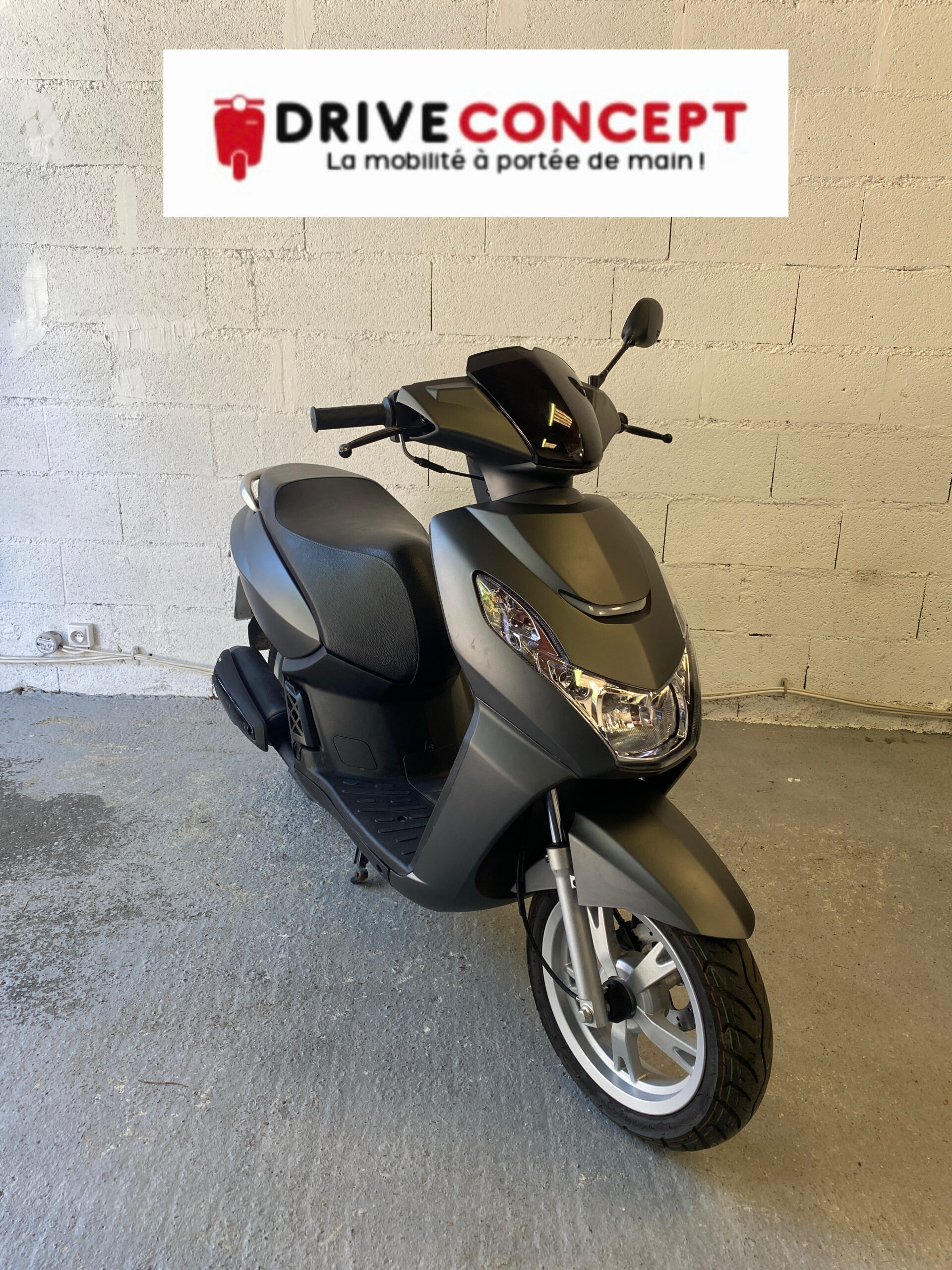 Scooter Peugeot KISBEE 50 cc / 1 650 € - Drive Concept