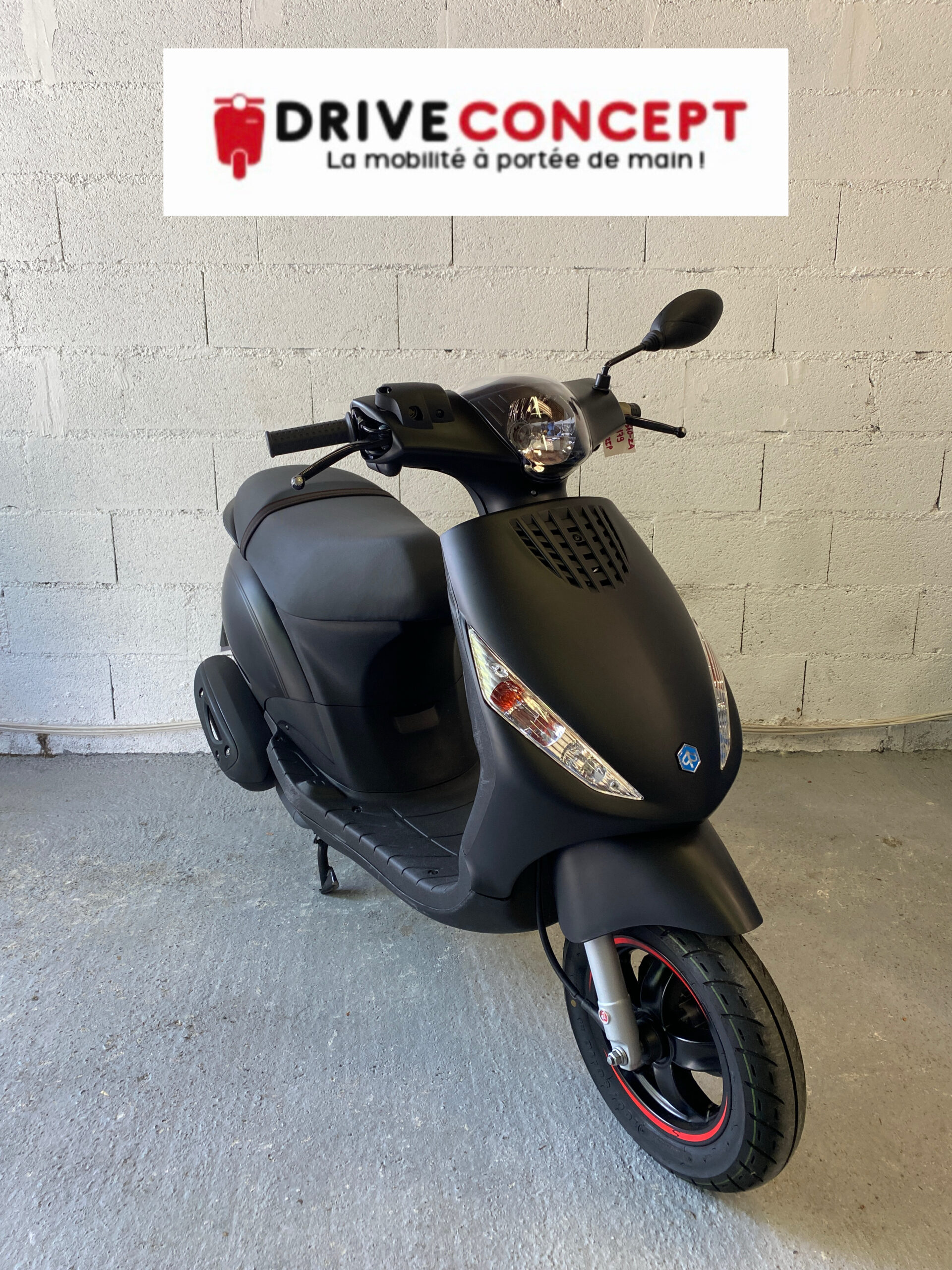 Scooter Piaggio ZIP 50 cc 4 temps injection / 1 800 € - Drive Concept